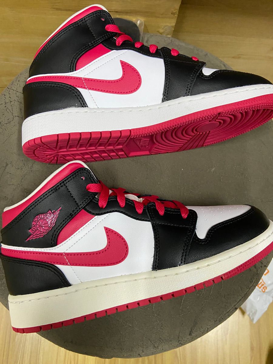 Air Jordan 1 mid ( VERY BERRY) – Justhypecambodia